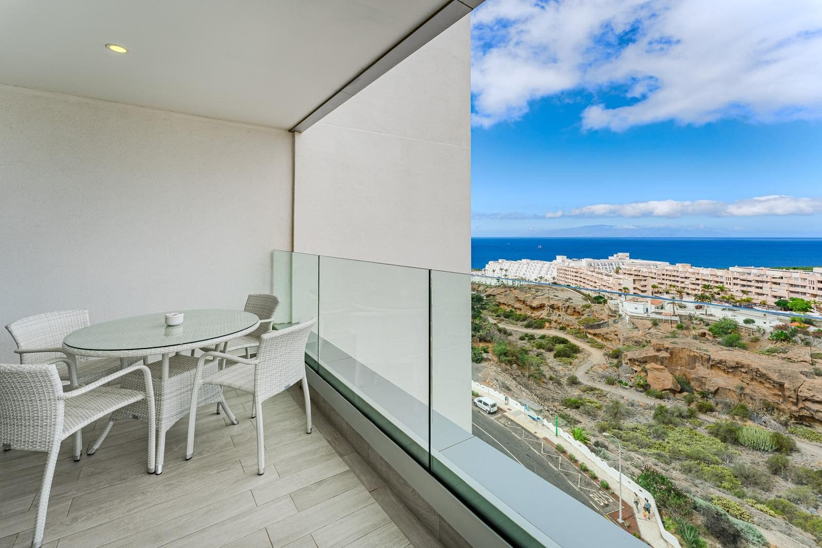 Te koop in complex Ocean Garden in Playa Paraíso: modern 2 slaapkamer appartement met zeezicht!/T538